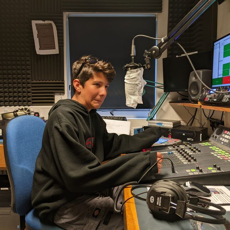 Presenters - Source FM